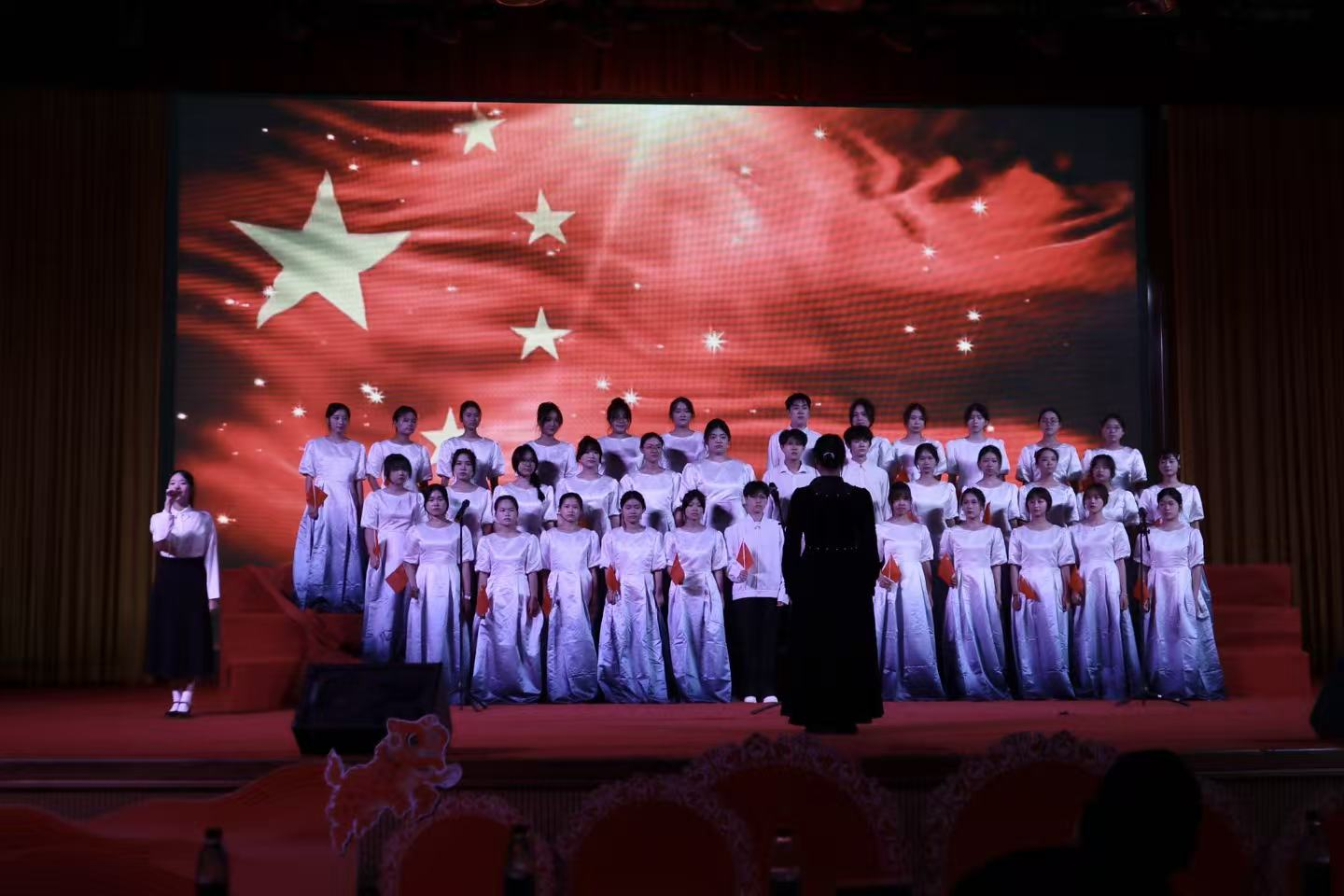 我院举办“文承薪火，筑梦强国”主题艺术团汇报演出